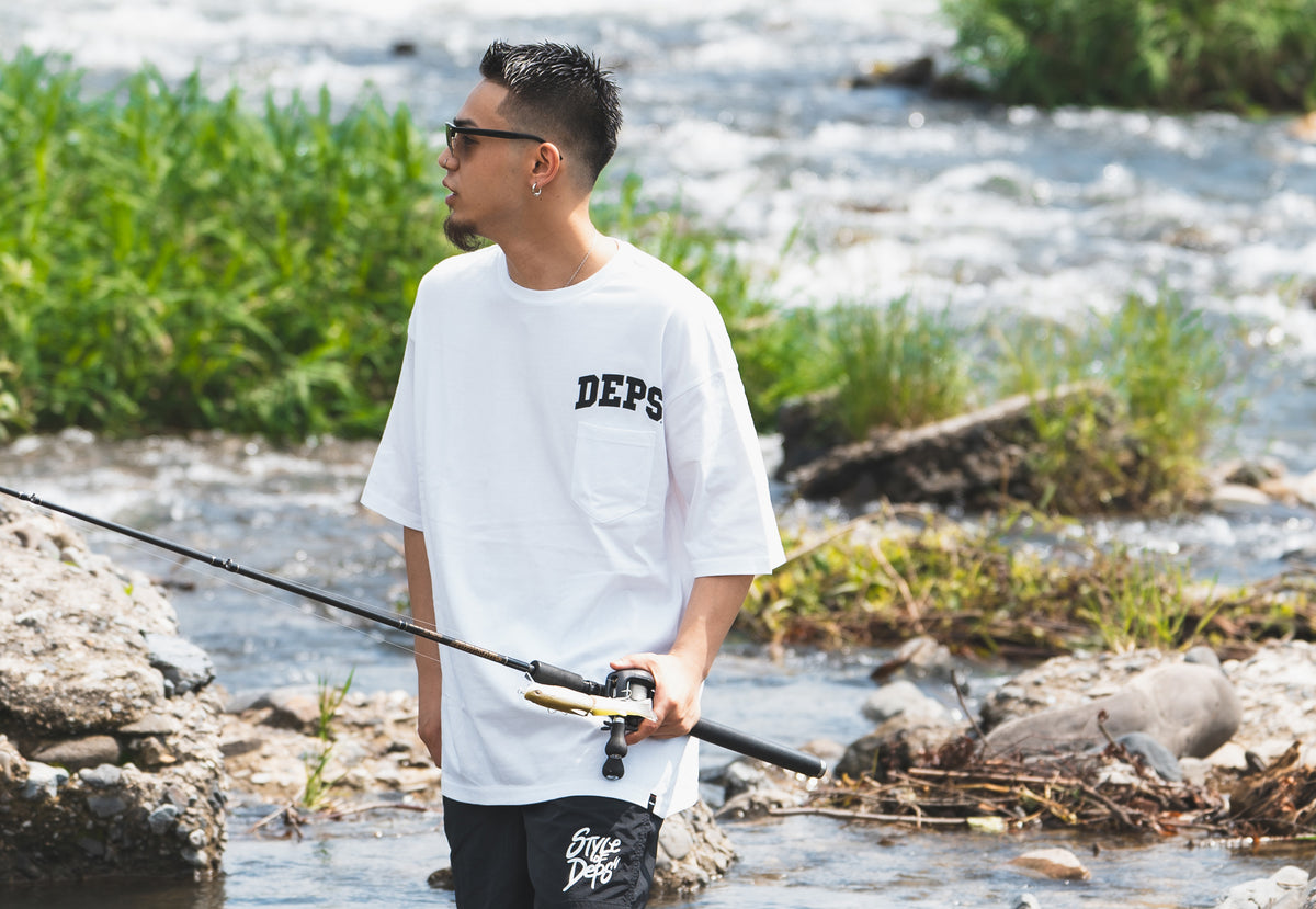 deps ARCH LOGO BIG POCKET TEE – DEPS online